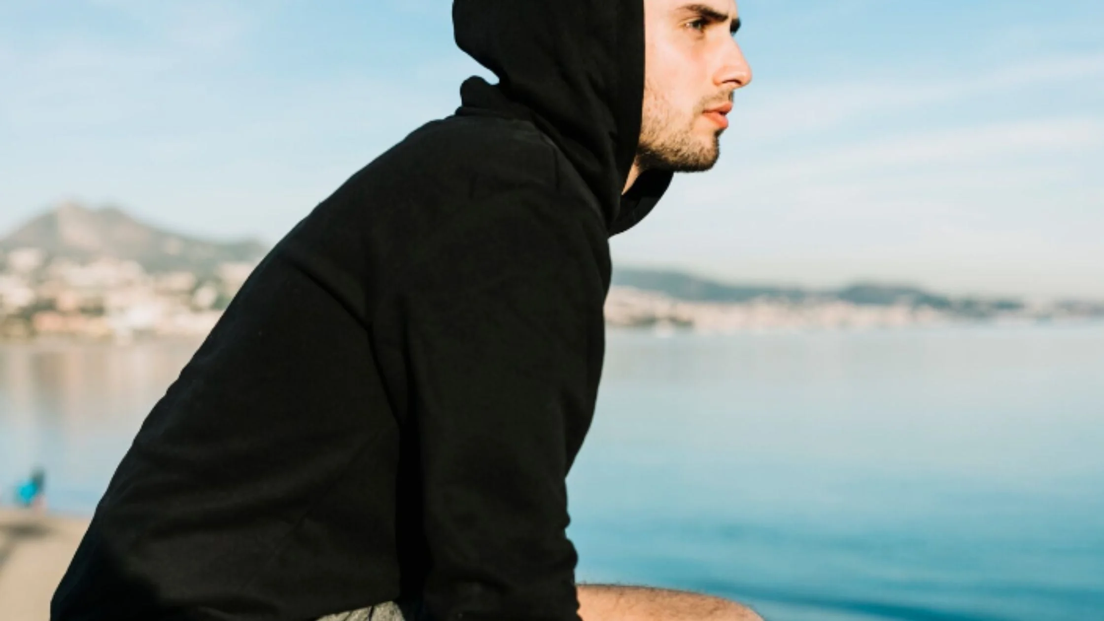 How Men’s Essentials Hoodie Fabric Brings Comfort to...